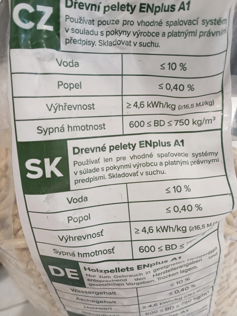 Dřevěné pelety z jehličnatého dřeva TOP A1 - pr. 6 mm - pytel 15 kg